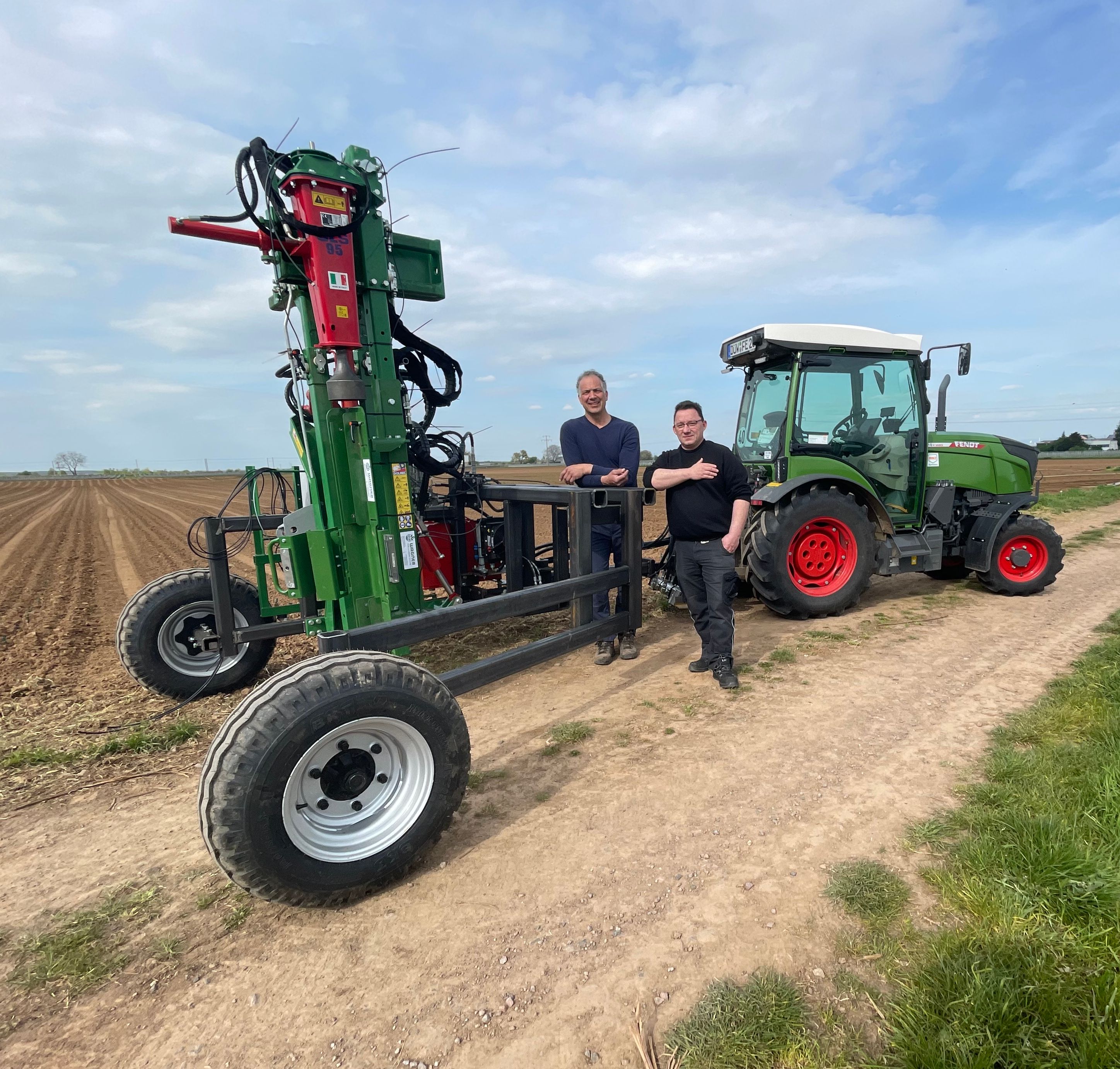 GPS-Pfahldrücken; Weinbauservice, Stickeldrücken, Pfostensetzer
